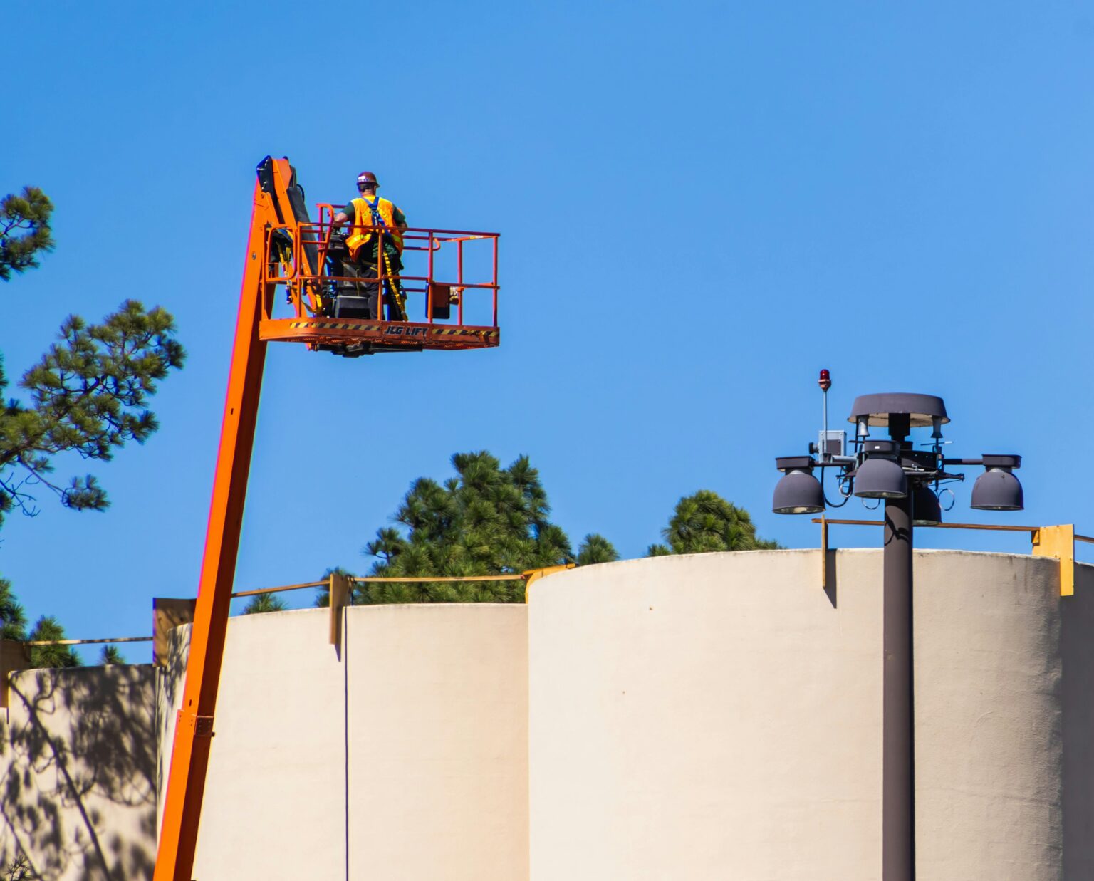 Skylift for Rent vs Boom Lift Rental: How to Choose the Right Aerial Lift